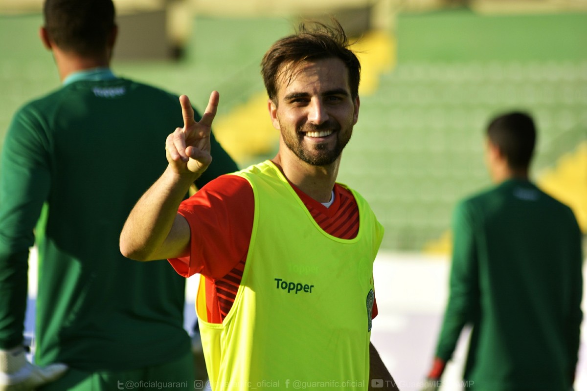 Agora artilheiro, Longuine recupera confiança no Guarani após ano ...