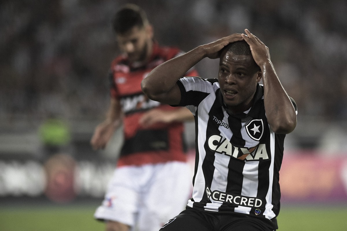 Em busca do ataque ideal, Barroca reveza jogadores e dá chance a ...