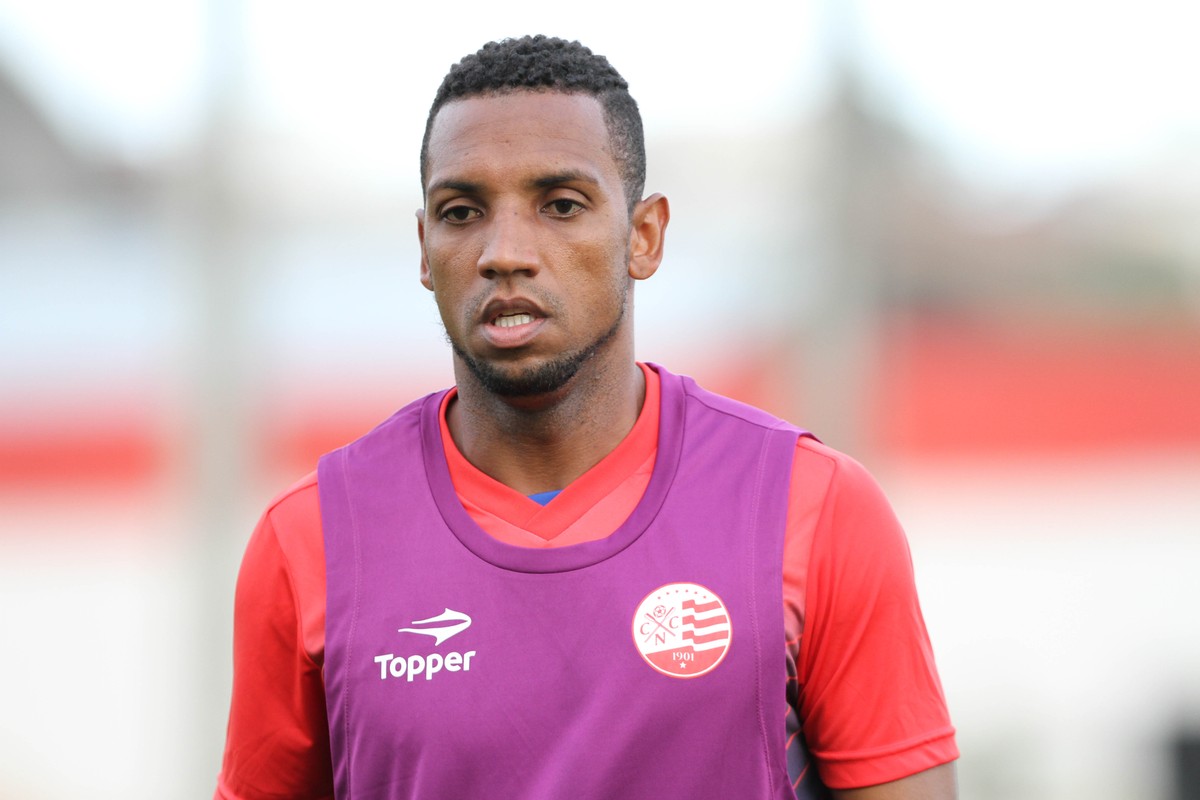 Embalado por boa média de gols, Anselmo divide a carga no Náutico ...