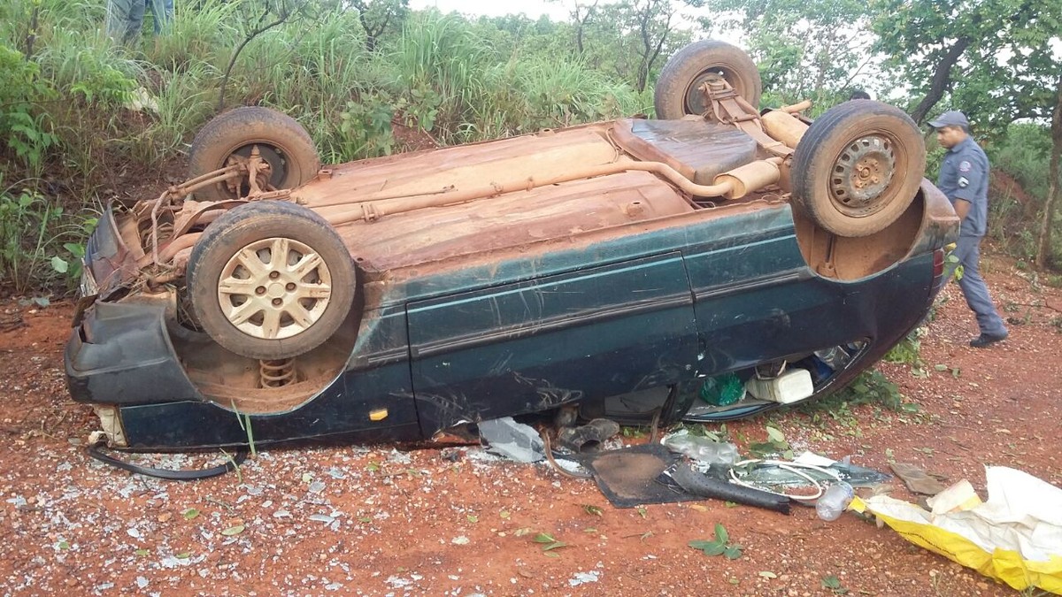 Homem morre em capotamento na MG-451 em Olhos D'Água, no Norte de Minas | Grande Minas | G1