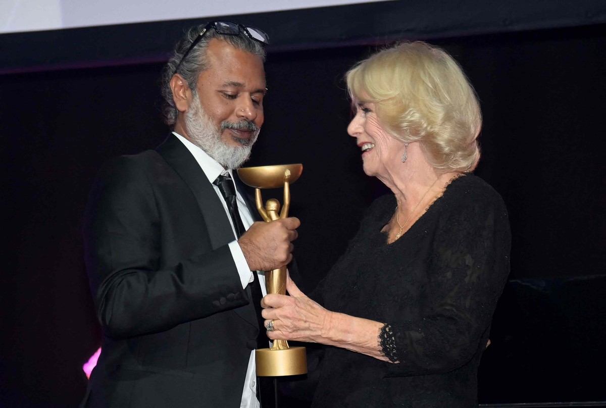 Shehan Karunatilaka, escritor do Sri Lanka, vence Booker Prize 2022 ...