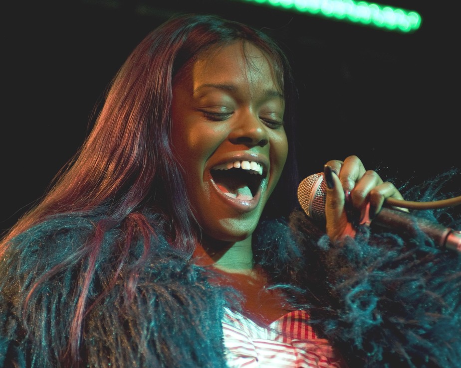 Rapper americana que já criou caso com brasileiros é vaiada e sai do ...