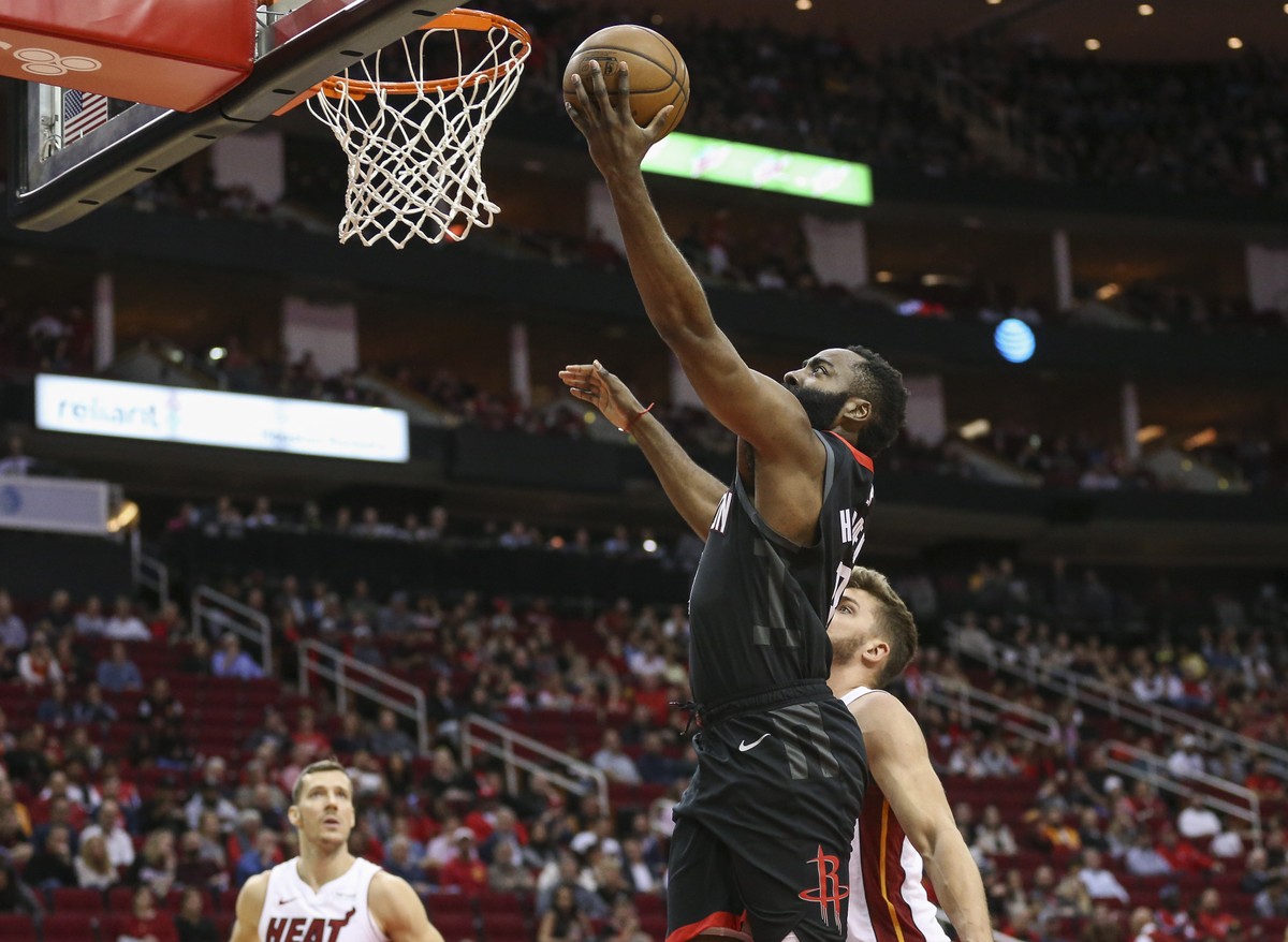 Com grande atuação da dupla Harden e Westbrook, Rockets vencem o Heat ...