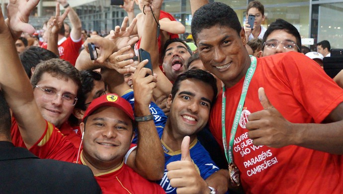 Max supera drama e lesão com gols, e comemora título do América-RN ...