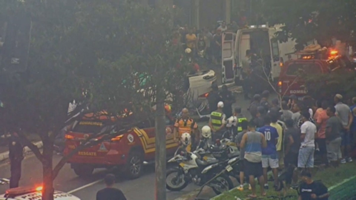 Motorista de carro perde controle em avenida de SP e deixa feridos; uma ...
