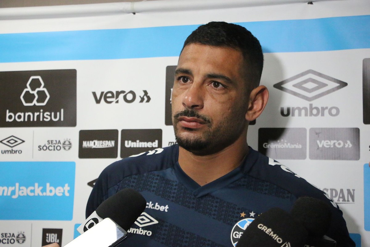 Diego Souza admite pressão do Grêmio contra o Náutico, mas aponta "blindagem" pelo acesso ...