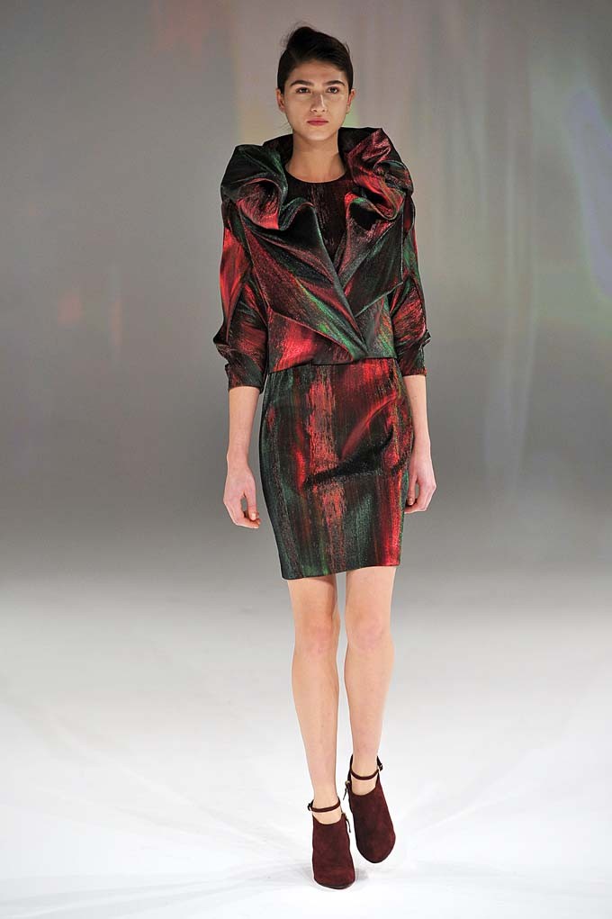 Hussein Chalayan | Paris | Inverno 2014 | Desfiles | Vogue