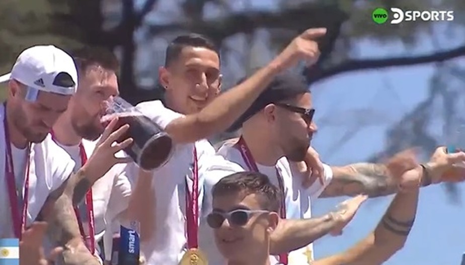 Fernet com coca: conheça bebida nacional argentina que embalou Messi e ...