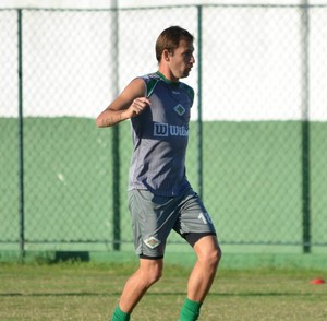 Sem holofotes na Cabofriense, Marcel pode pintar de titular contra o ...