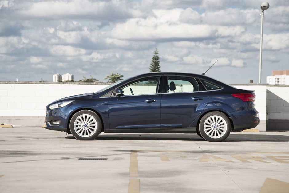 Comparativo: Ford Focus Fastback x Nissan Sentra | Testes | autoesporte