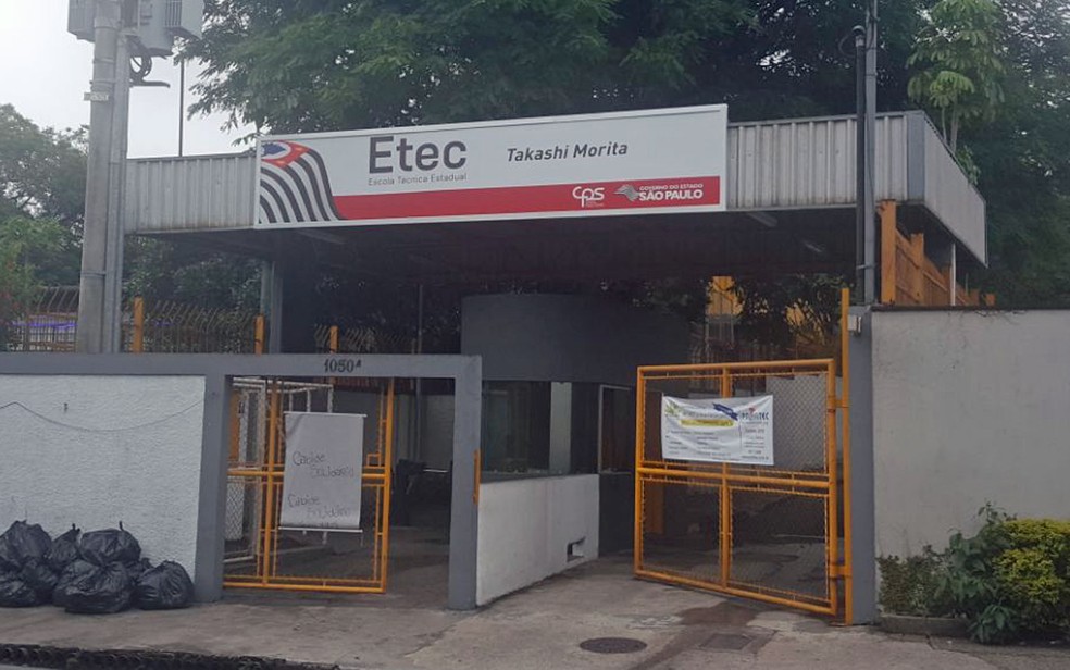 Governo de SP paga até R$ 25 mil por placa em fachada de Etec | São ...