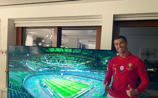Com Covid-19, Cristiano Ronaldo surge de frente à TV: "É como se ...