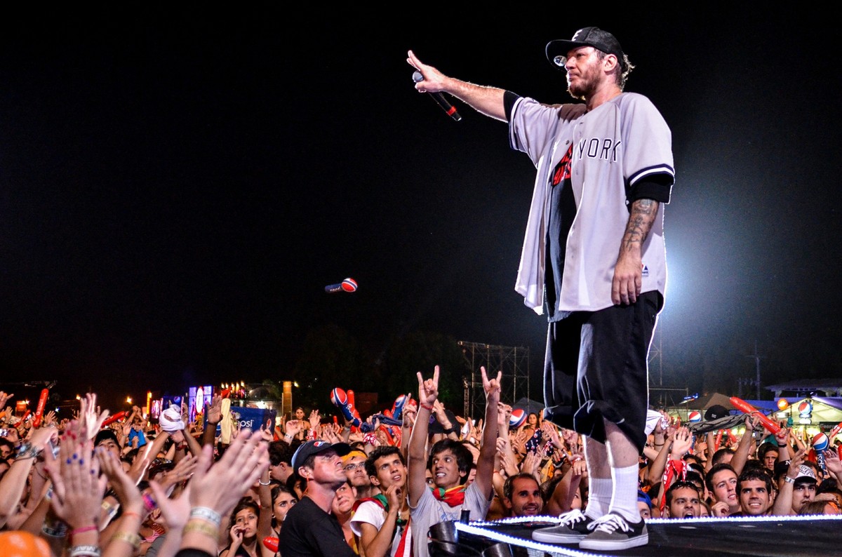 Chorão é lembrado no 49º aniversário com gravação inédita da música que ...