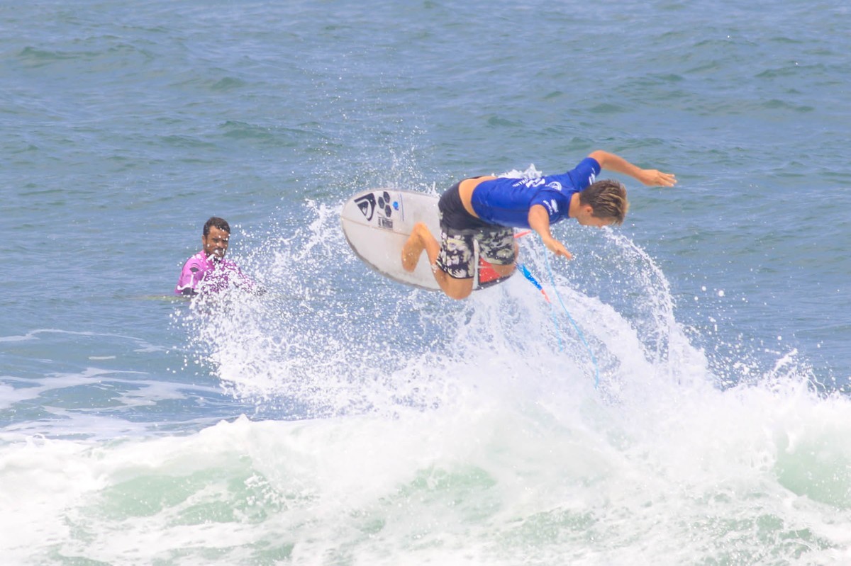 Garantido na elite da WSL em 2018, Jessé Mendes tira onda no "quintal ...