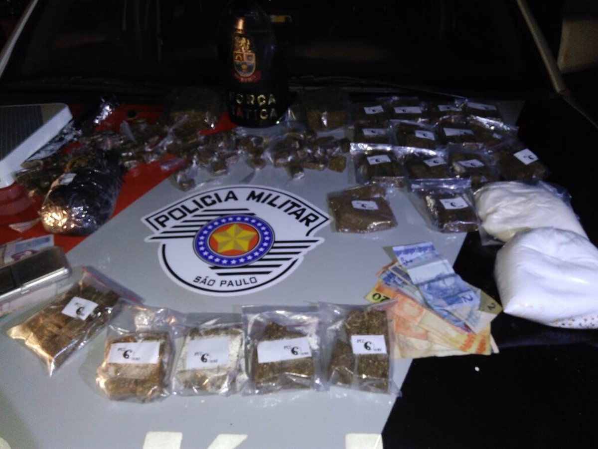 Suspeito é Detido Com Droga Embalada Com Adesivos De Facção Criminosa