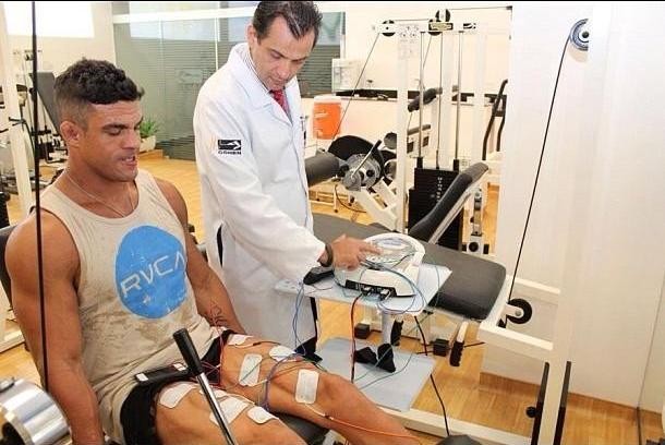 Perna fina? Belfort responde Michael Bisping e posta foto em tratamento ...