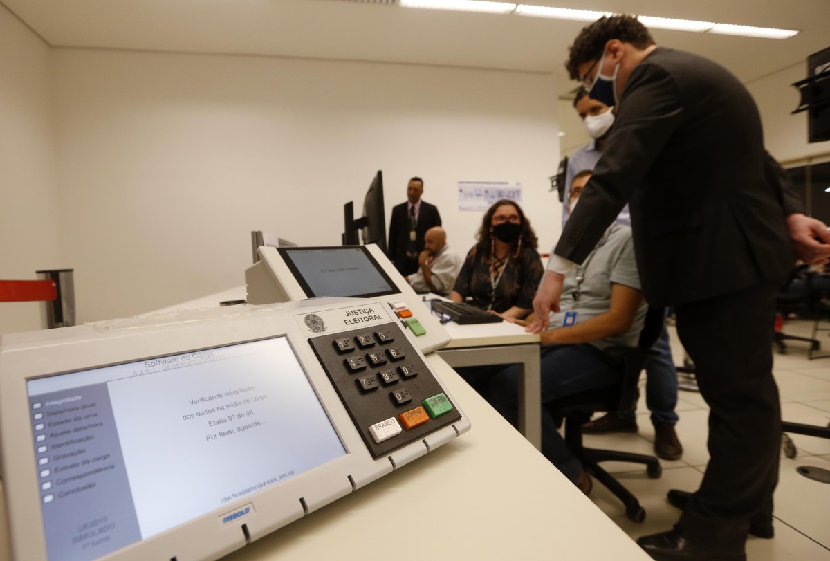 Election authority tests voting machines after Armed Forces’ request ...
