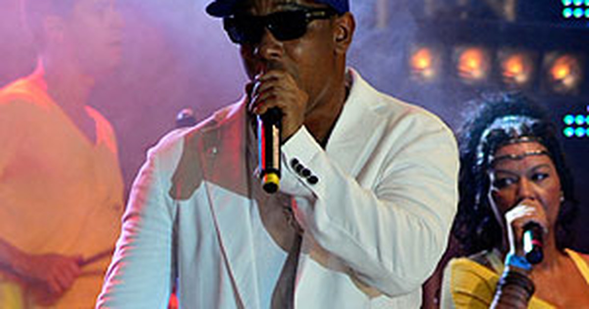 G1 - Márcio Victor recebe Israel Novaes no 1° ensaio de verão do ...