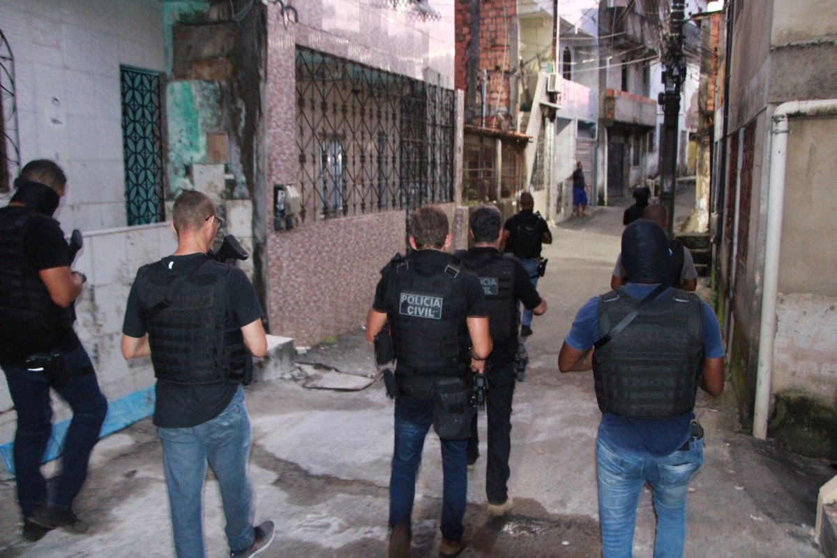 Polícia Civil Faz Operação Contra Grupo Suspeito De Roubar Bares E