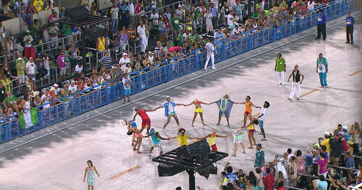 G1 - Acadêmicos da Rocinha conta na Sapucaí a história da Barra da ...