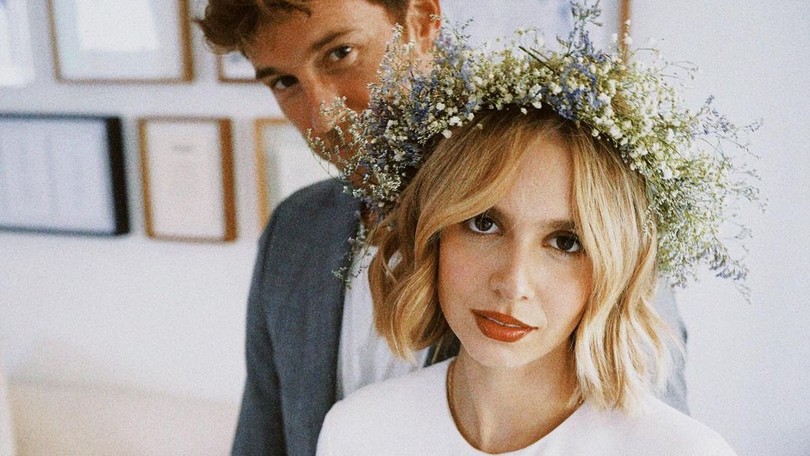 Isa Scherer completa 27 anos e brinca: "Igual com 26, só que mais ...