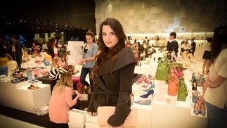 Schutz lança coleção de verão 2018 com coquetel para convidados ...