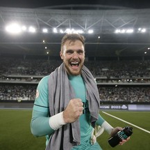 Goleiro galã do Botafogo: saiba quem é Lucas Perri, o líder de defesas ...