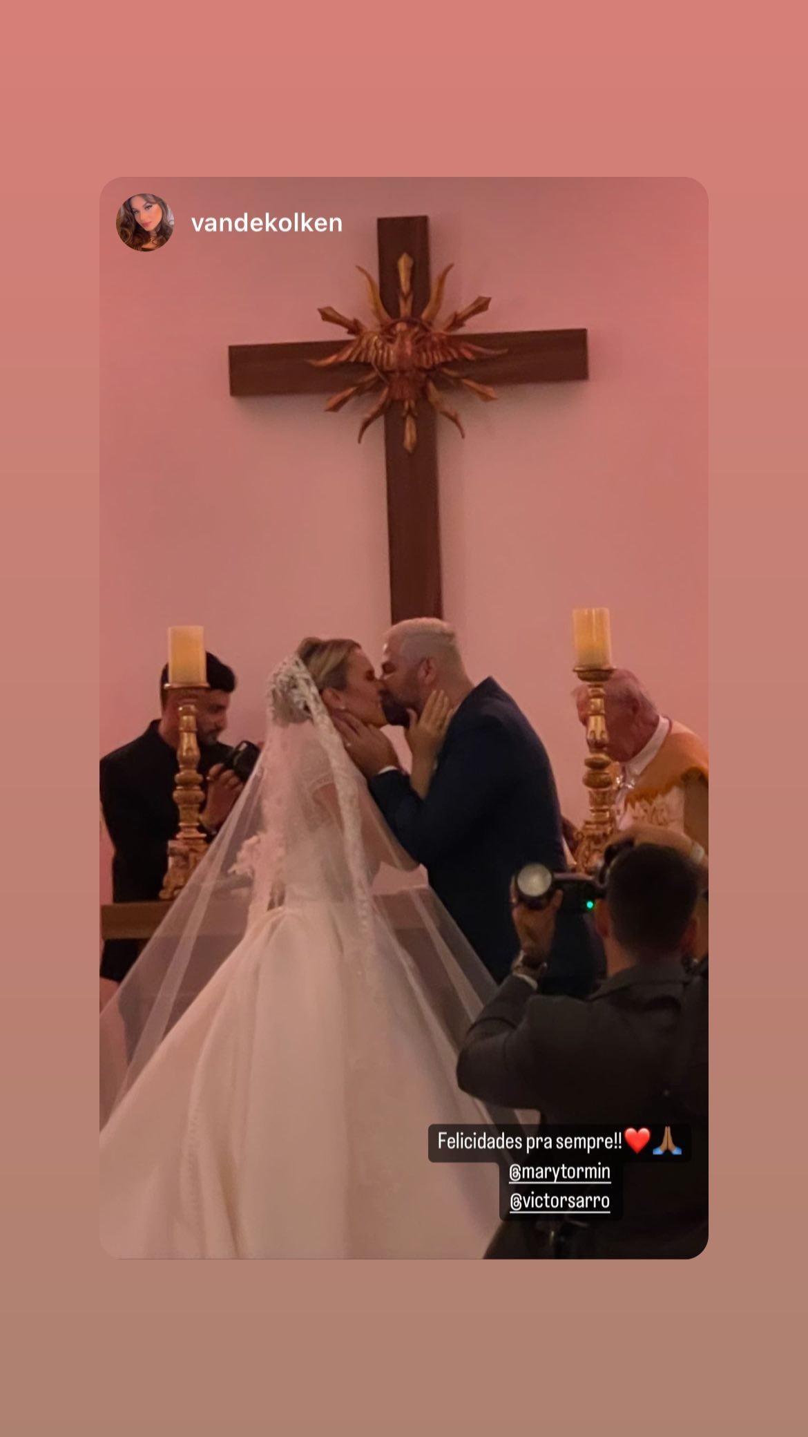 Victor Sarro e Maria Esther Tormin se casam com 3 dias de festa; vídeos ...