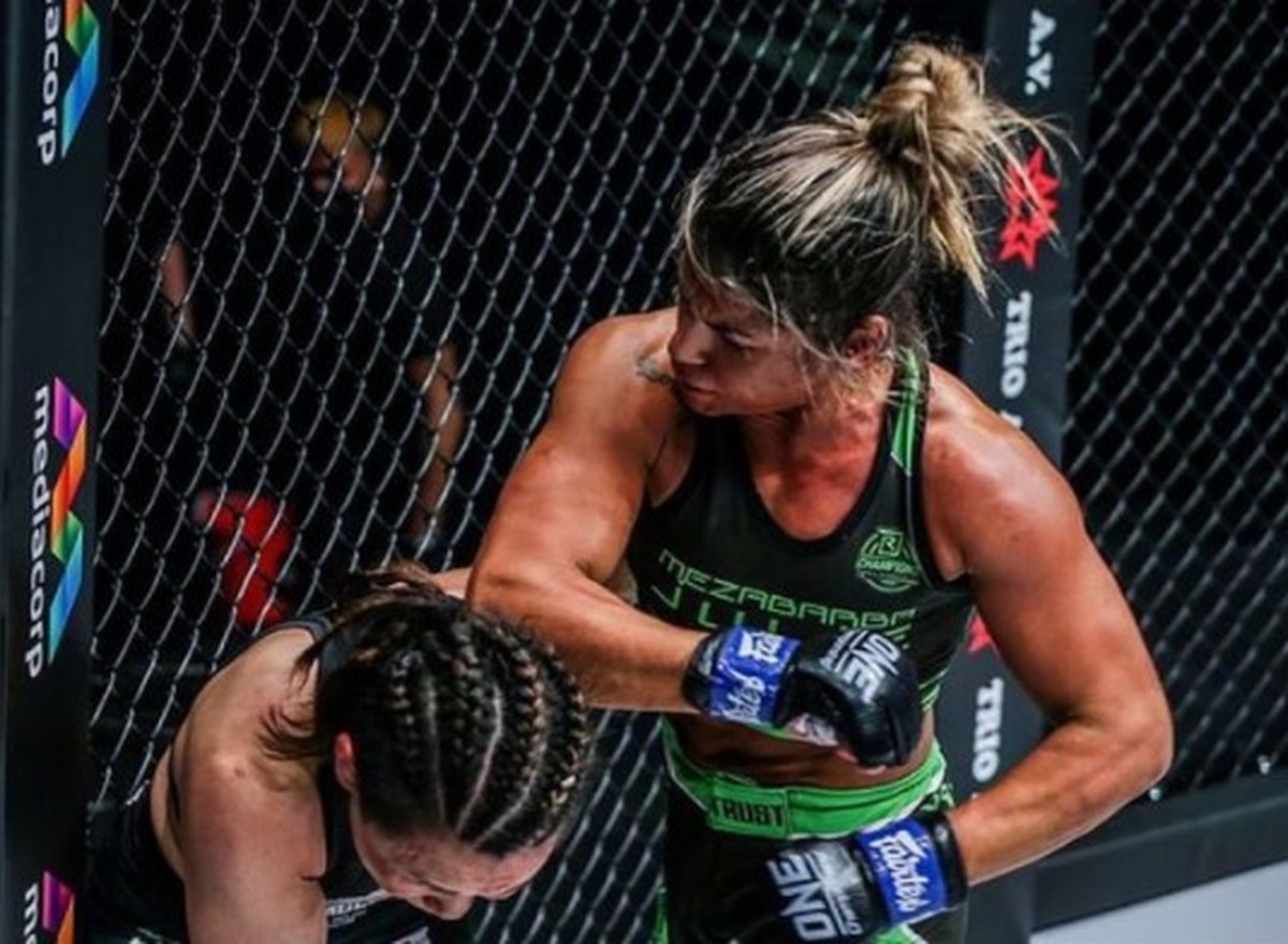 Brasileira Julie Mezabarba herda vaga na semifinal do GP peso-átomo do ...